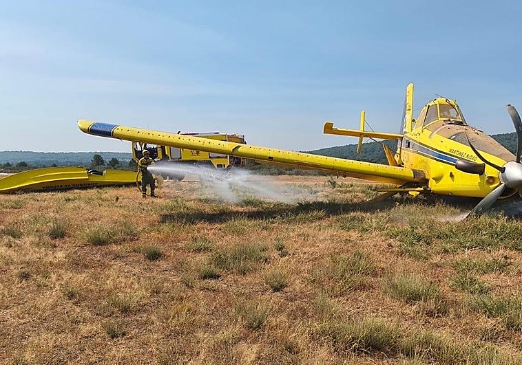 Aterrizaje de emergencia de una avioneta que luchaba contra los incendios en Zamora | El Norte ...
